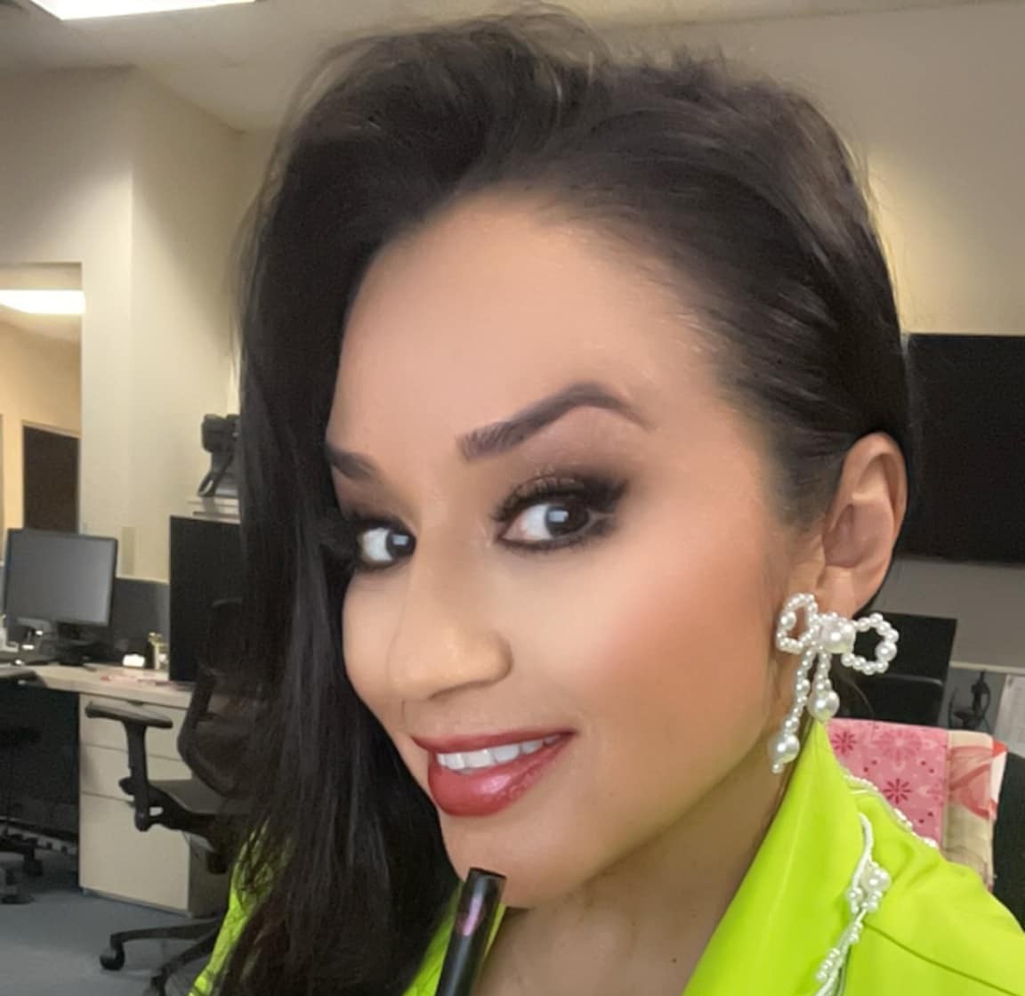 Barbi Leo: KIII-TV, Age, Husband, Salary & Net Worth